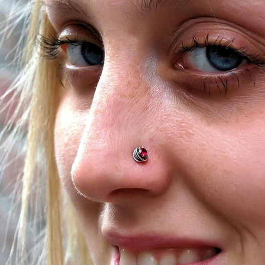 Ruby Nose Stud - All Tangled Up with Rubies – Rock Your Nose Jewelry Inc.